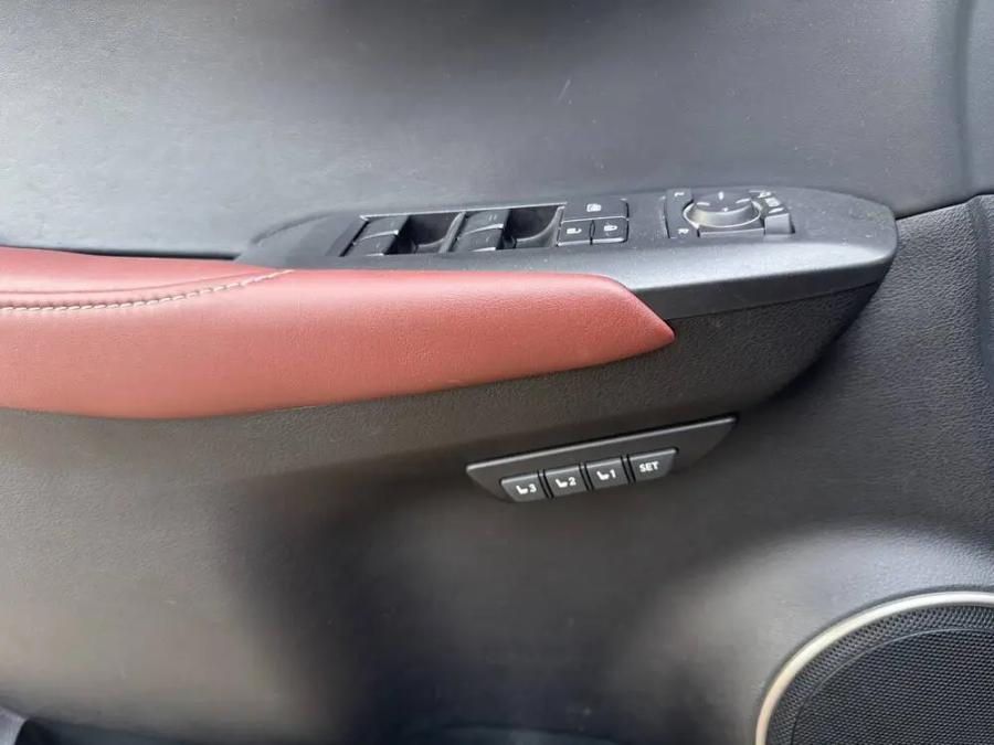 Pelēks Lexus NX 2016 Daugavpils, ar dzinēja tilpumu 2.50 L un nobraukumu 153 tūkst. km par 21950 €, foto 26 vietnē AUTOMOTO.COM.LV
