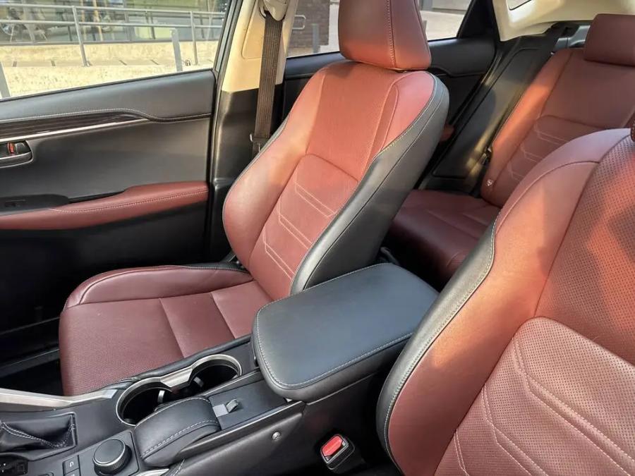 Pelēks Lexus NX 2016 Daugavpils, ar dzinēja tilpumu 2.50 L un nobraukumu 153 tūkst. km par 21950 €, foto 31 vietnē AUTOMOTO.COM.LV