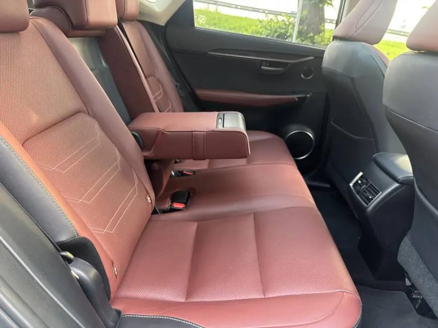 Pelēks Lexus NX 2016 Daugavpils, ar dzinēja tilpumu 2.50 L un nobraukumu 153 tūkst. km par 21950 €, foto 32 vietnē AUTOMOTO.COM.LV
