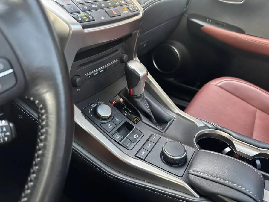 Pelēks Lexus NX 2016 Daugavpils, ar dzinēja tilpumu 2.50 L un nobraukumu 153 tūkst. km par 21950 €, foto 38 vietnē AUTOMOTO.COM.LV