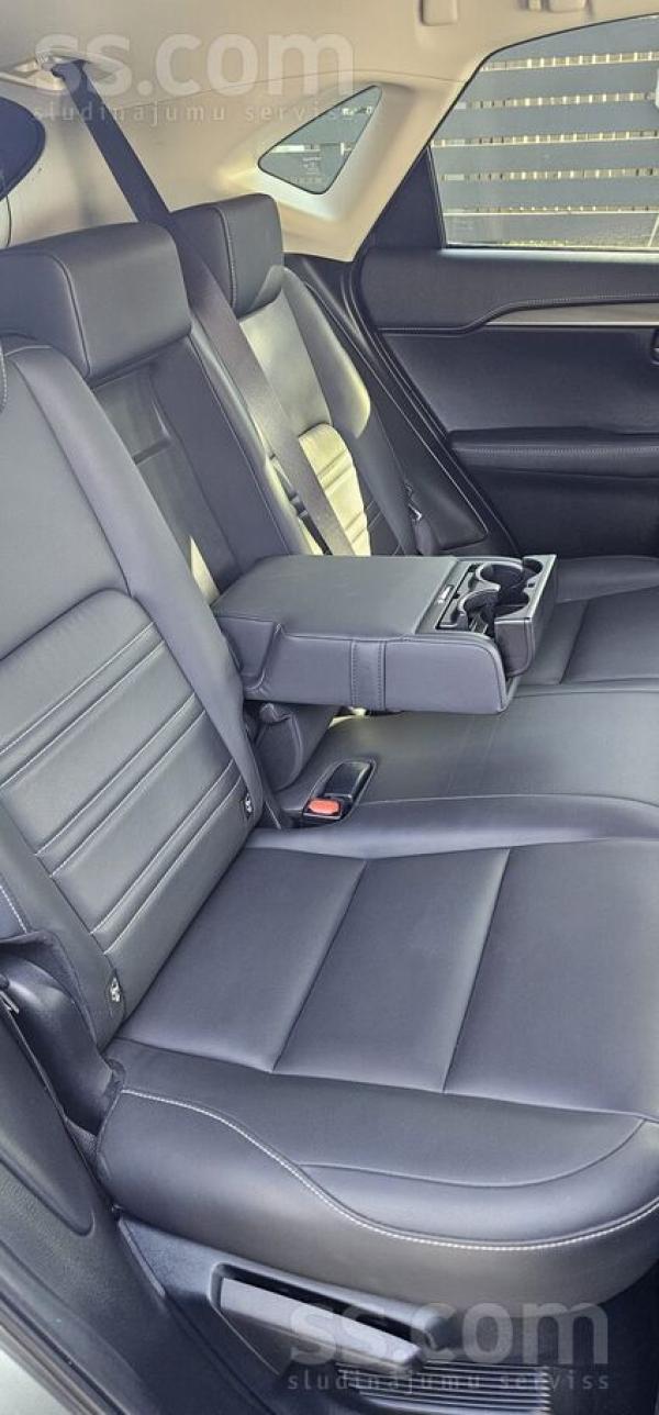 Pelēks Lexus NX 2016 Rīga, ar dzinēja tilpumu 2.50 L un nobraukumu 206 tūkst. km par 18700 €, foto 6 vietnē AUTOMOTO.COM.LV