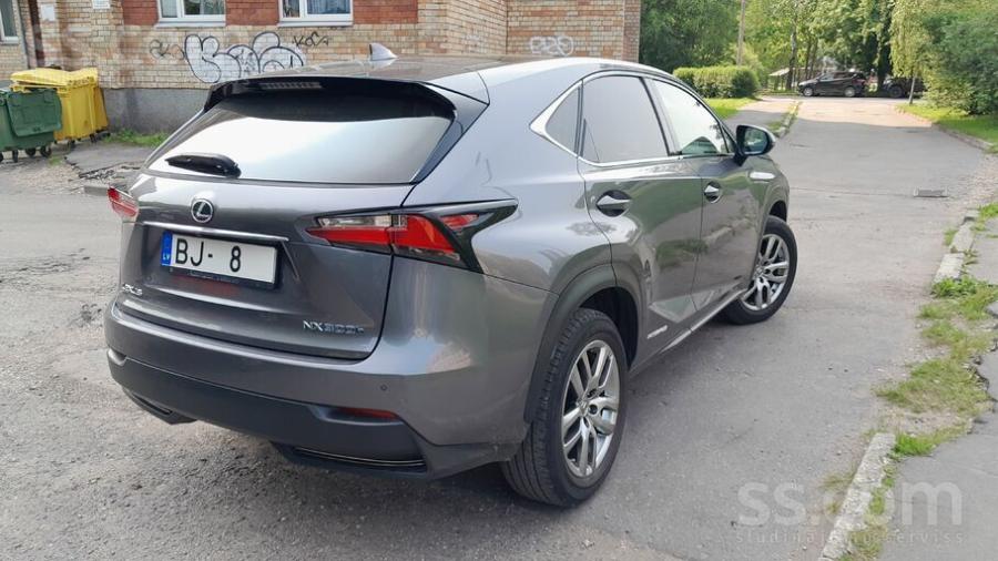 Grey Lexus NX 2017 in Riga, with an engine capacity of 2.50 L and mileage of 145 thousand km for 23500 €, photo 4 on AUTOMOTO.COM.LV