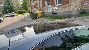 Grey Lexus NX 2017 in Riga, with an engine capacity of 2.50 L and mileage of 145 thousand km for 23500 €, photo 5 on AUTOMOTO.COM.LV