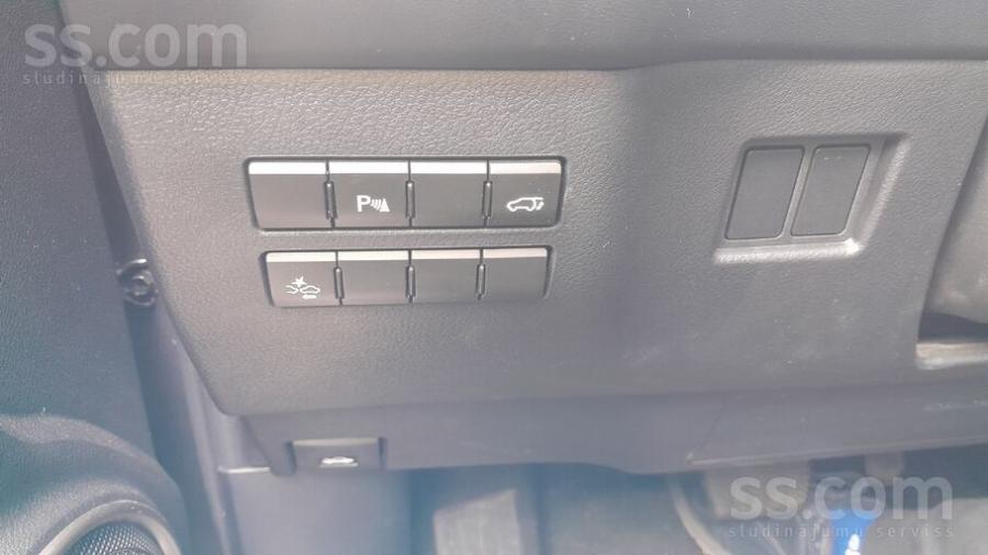 Grey Lexus NX 2017 in Riga, with an engine capacity of 2.50 L and mileage of 145 thousand km for 23500 €, photo 21 on AUTOMOTO.COM.LV