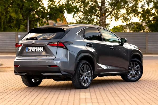 Pelēks Lexus NX 2017 Jelgava, ar dzinēja tilpumu 2.50 L un nobraukumu 100 tūkst. km par 22900 €, foto 5 vietnē AUTOMOTO.COM.LV