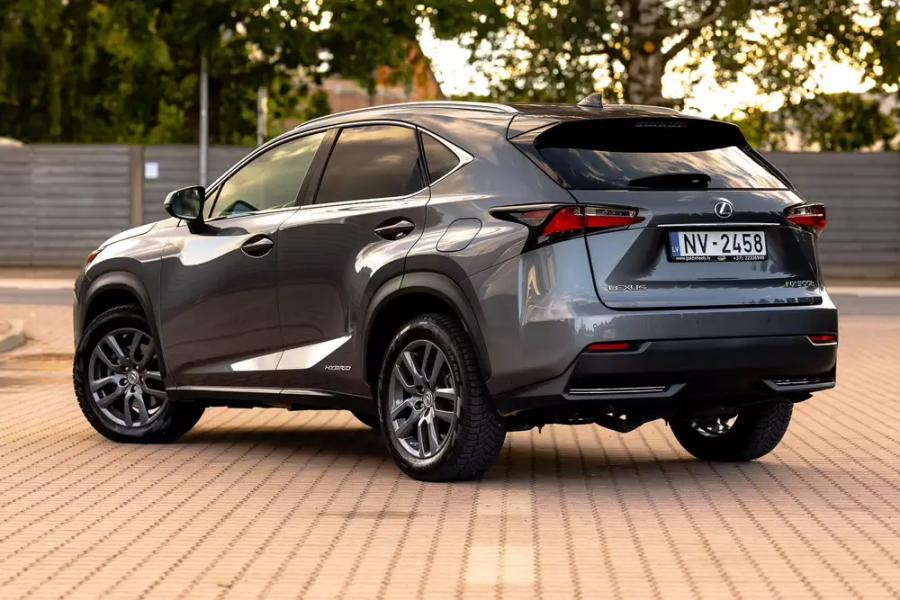 Pelēks Lexus NX 2017 Jelgava, ar dzinēja tilpumu 2.50 L un nobraukumu 100 tūkst. km par 22900 €, foto 5 vietnē AUTOMOTO.COM.LV