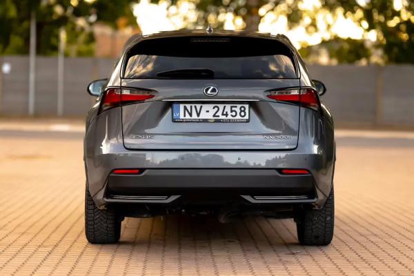 Серый Лексус НХ 2017 в Елгава, объемом двигателя 2.50 л и пробегом 100 тыс. км за 22900 €, фото 7 на AUTOMOTO.COM.LV