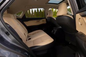 Pelēks Lexus NX 2017 Jelgava, ar dzinēja tilpumu 2.50 L un nobraukumu 100 tūkst. km par 22900 €, foto 21 vietnē AUTOMOTO.COM.LV