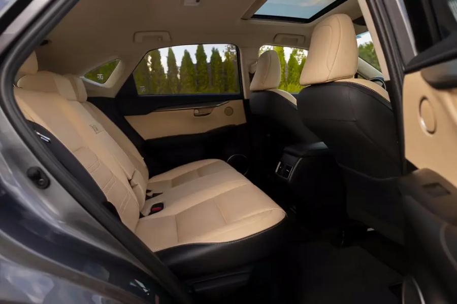 Pelēks Lexus NX 2017 Jelgava, ar dzinēja tilpumu 2.50 L un nobraukumu 100 tūkst. km par 22900 €, foto 21 vietnē AUTOMOTO.COM.LV
