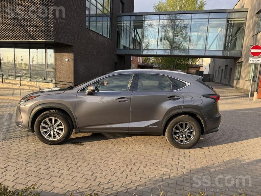 Grey Lexus NX 2018 in Daugavpils, with an engine capacity of 2.50 L and mileage of 209 thousand km for 20450 €, photo 7 on AUTOMOTO.COM.LV
