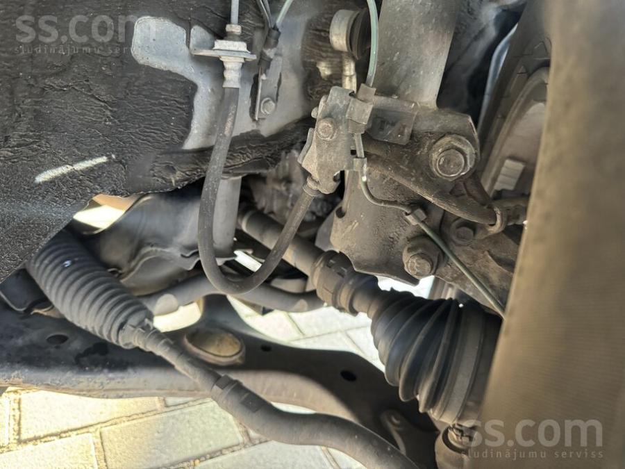 Grey Lexus NX 2018 in Daugavpils, with an engine capacity of 2.50 L and mileage of 209 thousand km for 20450 €, photo 33 on AUTOMOTO.COM.LV