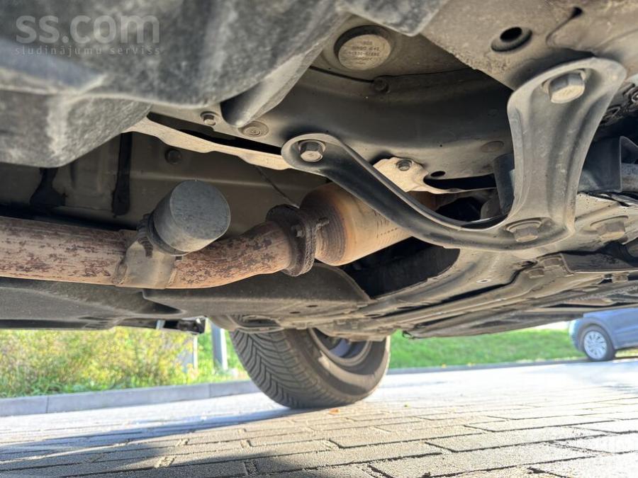 Grey Lexus NX 2018 in Daugavpils, with an engine capacity of 2.50 L and mileage of 209 thousand km for 20450 €, photo 34 on AUTOMOTO.COM.LV