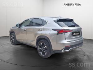 Grey Lexus NX 2018 in Riga, with an engine capacity of 2.50 L and mileage of 163 thousand km for 25500 €, photo 5 on AUTOMOTO.COM.LV