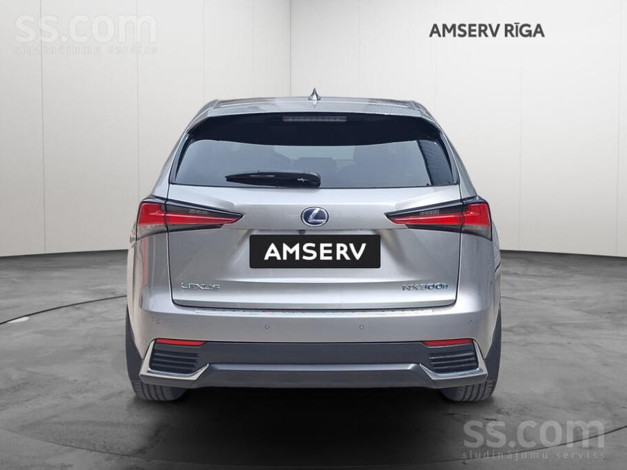 Grey Lexus NX 2018 in Riga, with an engine capacity of 2.50 L and mileage of 163 thousand km for 25500 €, photo 7 on AUTOMOTO.COM.LV