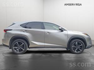 Grey Lexus NX 2018 in Riga, with an engine capacity of 2.50 L and mileage of 163 thousand km for 25500 €, photo 9 on AUTOMOTO.COM.LV