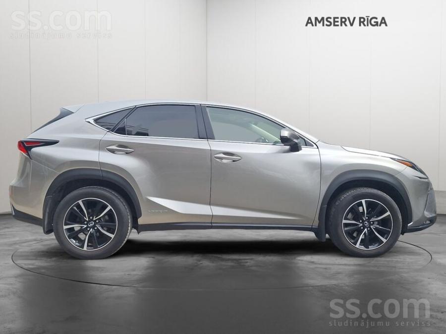 Grey Lexus NX 2018 in Riga, with an engine capacity of 2.50 L and mileage of 163 thousand km for 25500 €, photo 9 on AUTOMOTO.COM.LV