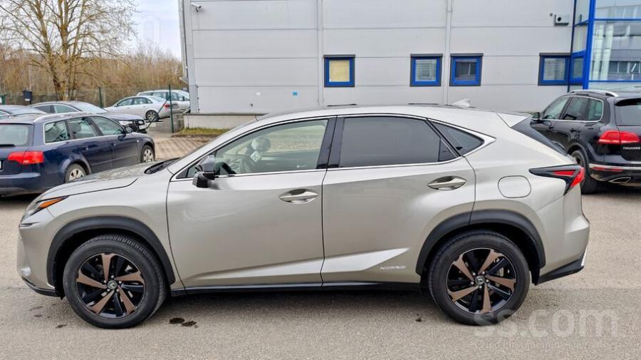 Grey Lexus NX 2019 in Daugavpils, with an engine capacity of 2.50 L and mileage of 242 thousand km for 21500 €, photo 4 on AUTOMOTO.COM.LV