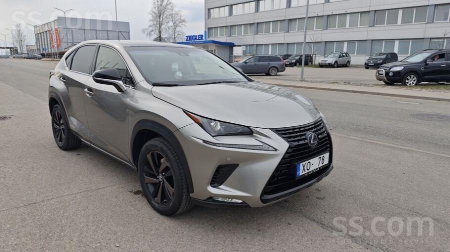 Grey Lexus NX 2019 in Daugavpils, with an engine capacity of 2.50 L and mileage of 254 thousand km for 19900 €, photo 4 on AUTOMOTO.COM.LV