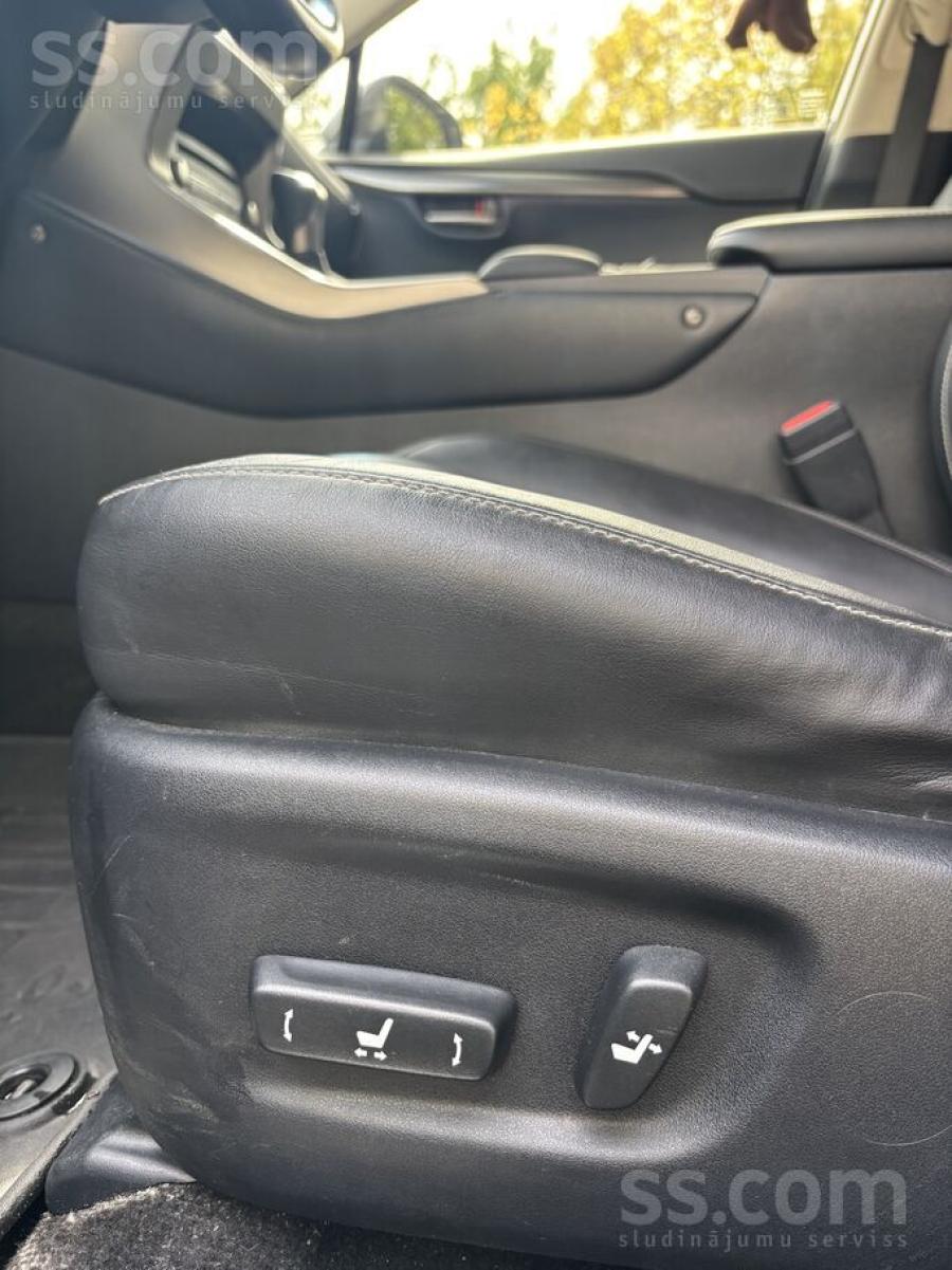 Grey Lexus NX 2019 in Riga, with an engine capacity of 2.50 L and mileage of 137 thousand km for 27000 €, photo 10 on AUTOMOTO.COM.LV