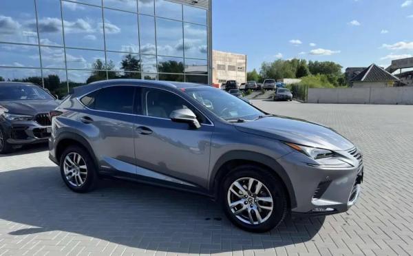 Pelēks Lexus NX 2020 Telšiai, ar dzinēja tilpumu 2.50 L un nobraukumu 157 tūkst. km par 22490 €, foto 2 vietnē AUTOMOTO.COM.LV
