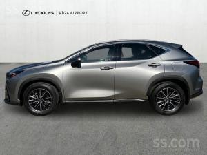 Серый Лексус НХ 2022 в Рига, объемом двигателя 2.50 л и пробегом 29 тыс. км за 45900 €, фото 4 на AUTOMOTO.COM.LV