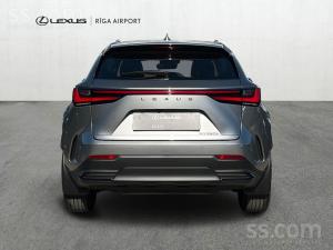 Серый Лексус НХ 2022 в Рига, объемом двигателя 2.50 л и пробегом 29 тыс. км за 45900 €, фото 5 на AUTOMOTO.COM.LV