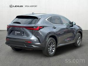Серый Лексус НХ 2022 в Рига, объемом двигателя 2.50 л и пробегом 36 тыс. км за 48000 €, фото 3 на AUTOMOTO.COM.LV