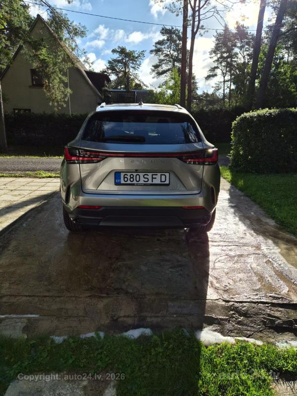 Grey Lexus NX 2023 in Tallinn, with an engine capacity of 2.50 L and mileage of 18 thousand km for 40900 €, photo 4 on AUTOMOTO.COM.LV