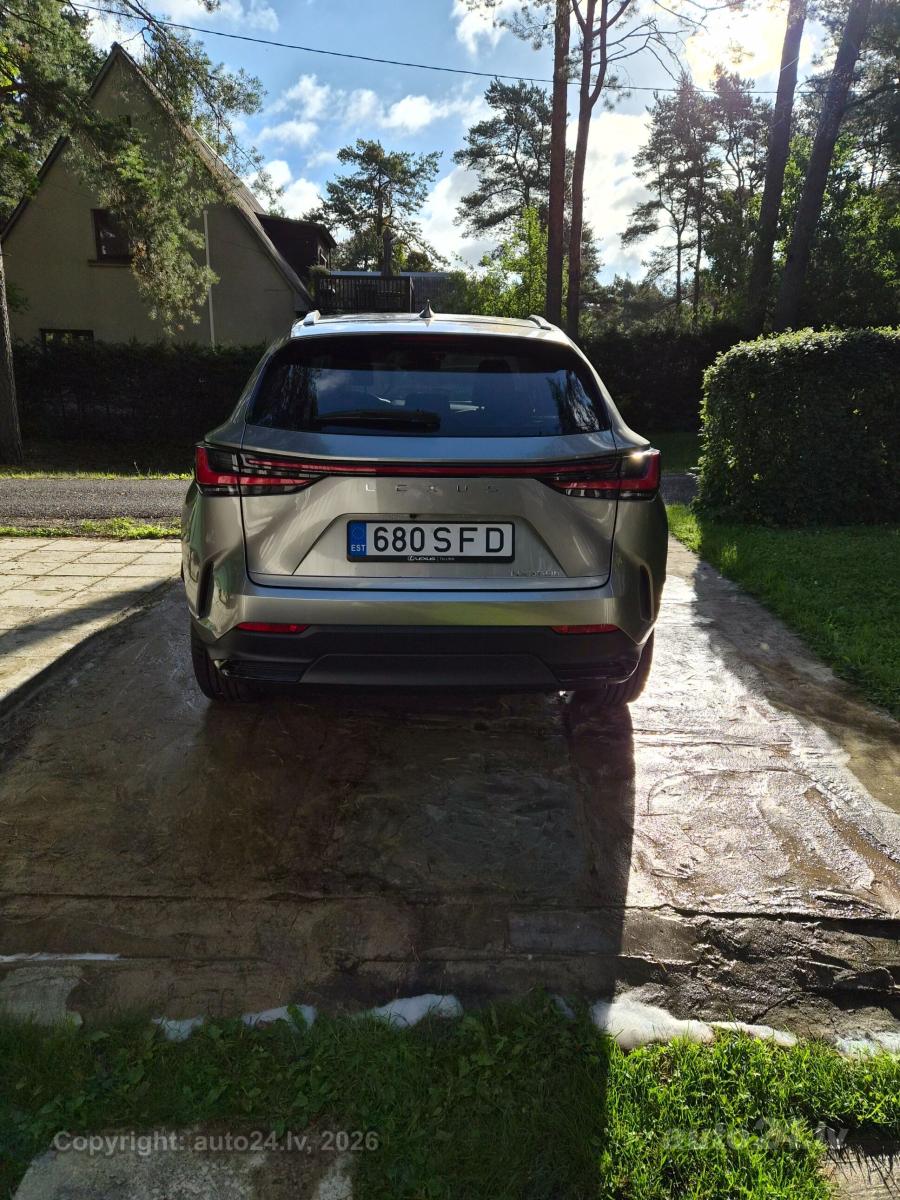 Grey Lexus NX 2023 in Tallinn, with an engine capacity of 2.50 L and mileage of 18 thousand km for 40900 €, photo 5 on AUTOMOTO.COM.LV
