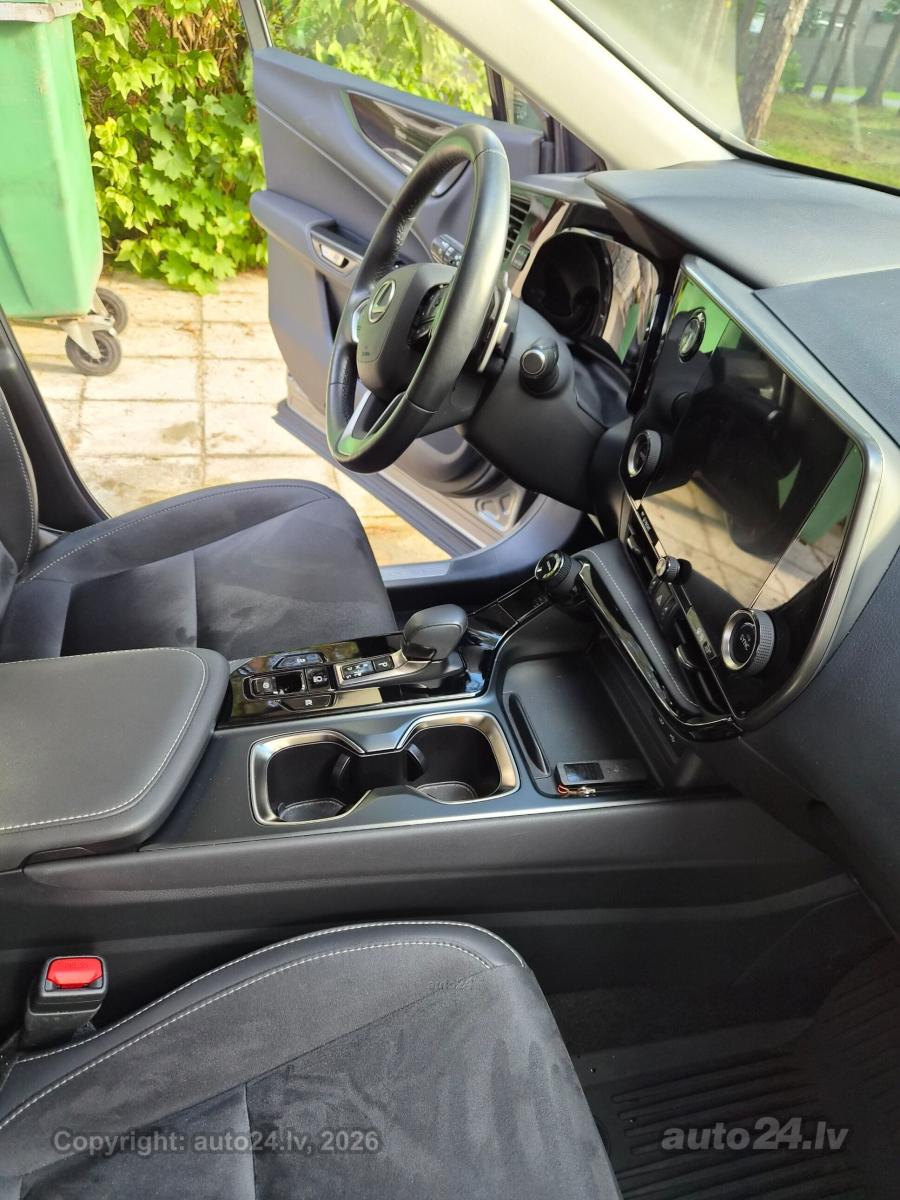 Grey Lexus NX 2023 in Tallinn, with an engine capacity of 2.50 L and mileage of 18 thousand km for 40900 €, photo 6 on AUTOMOTO.COM.LV