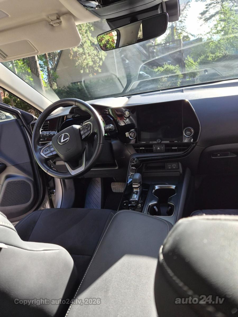 Grey Lexus NX 2023 in Tallinn, with an engine capacity of 2.50 L and mileage of 18 thousand km for 40900 €, photo 11 on AUTOMOTO.COM.LV