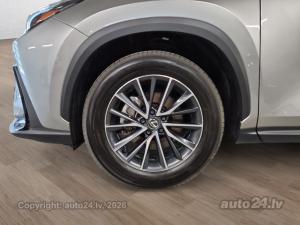 Pelēks Lexus NX 2025 Tallina, ar dzinēja tilpumu 2.50 L un nobraukumu 11 tūkst. km par 46290 €, foto 16 vietnē AUTOMOTO.COM.LV