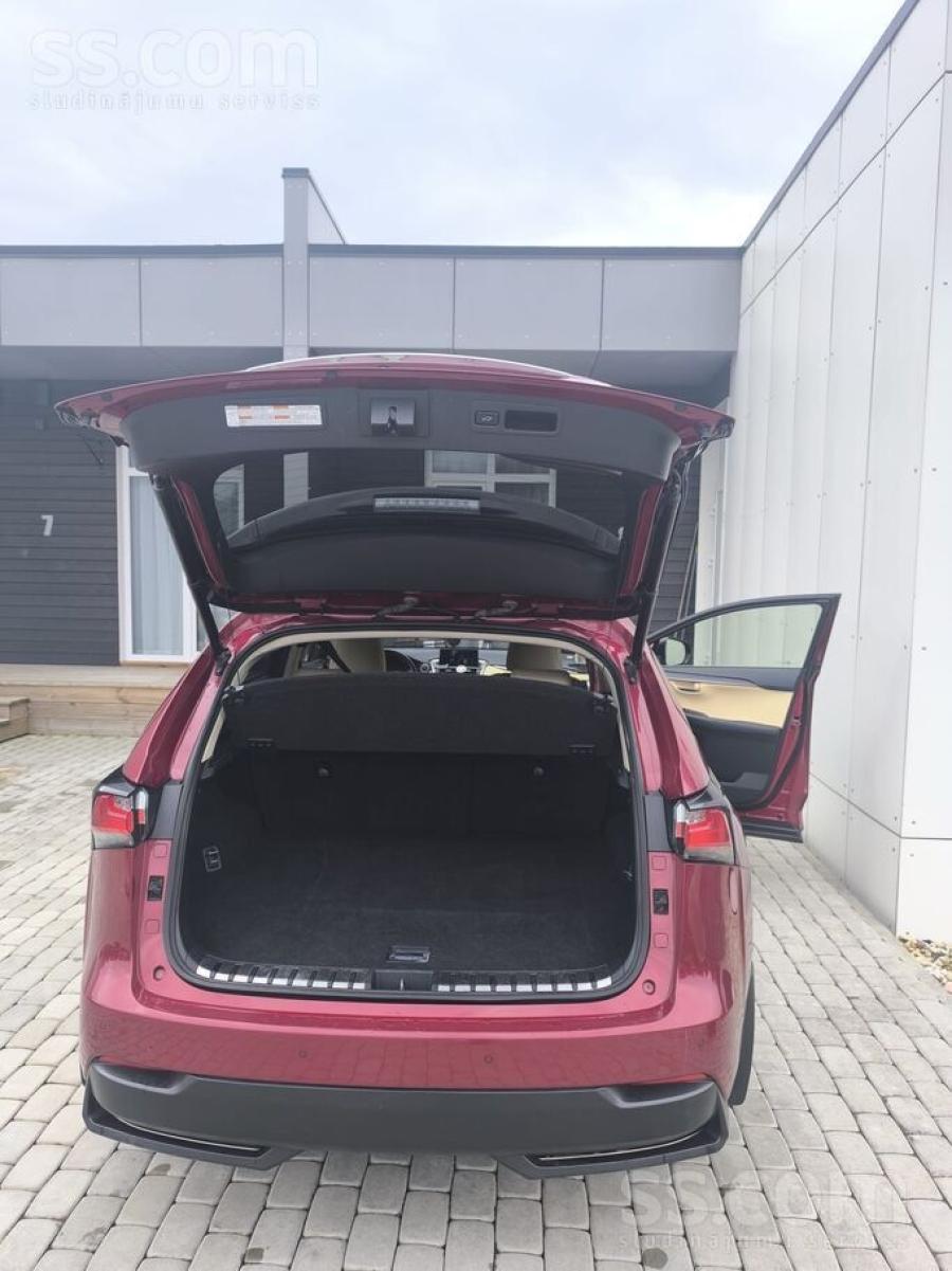 Red Lexus NX 2015 in Riga, with an engine capacity of 2.50 L and mileage of 164 thousand km for 23500 €, photo 7 on AUTOMOTO.COM.LV