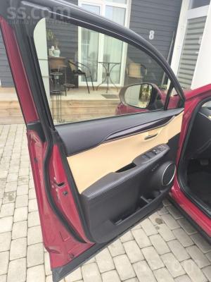 Red Lexus NX 2015 in Riga, with an engine capacity of 2.50 L and mileage of 164 thousand km for 23500 €, photo 12 on AUTOMOTO.COM.LV