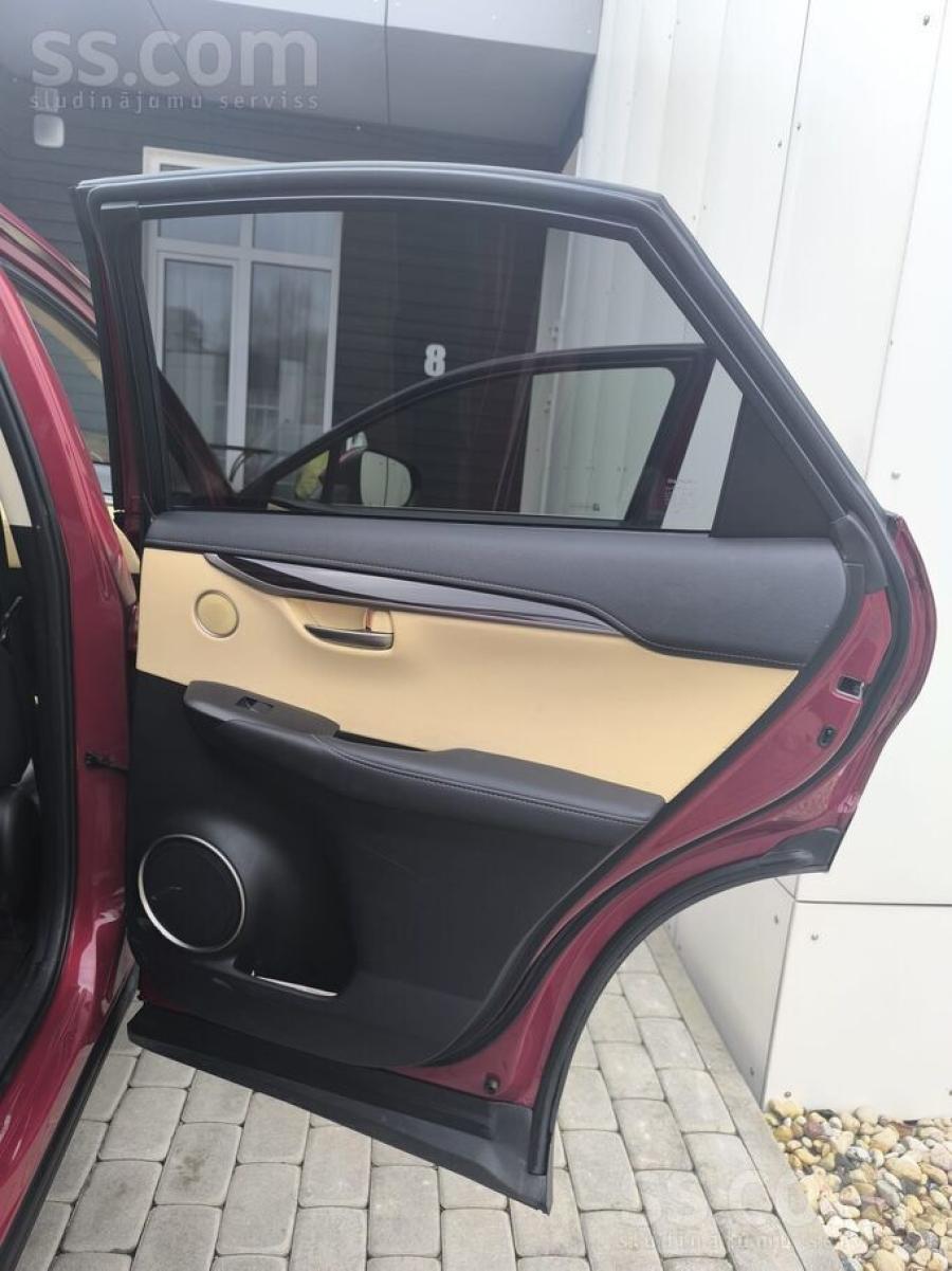 Red Lexus NX 2015 in Riga, with an engine capacity of 2.50 L and mileage of 164 thousand km for 23500 €, photo 13 on AUTOMOTO.COM.LV