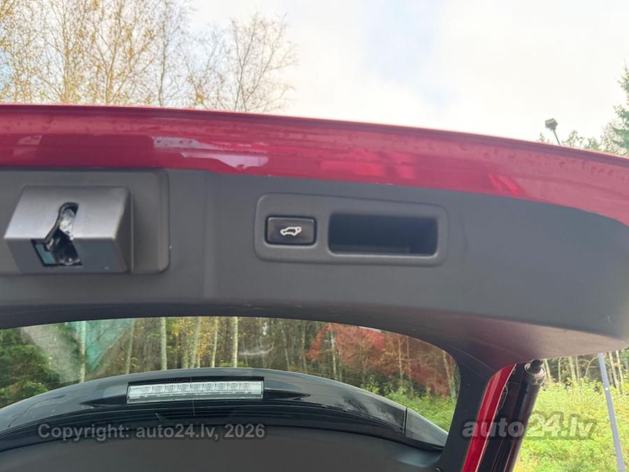 Red Lexus NX 2016 in Tallinn, with an engine capacity of 2.50 L and mileage of 167 thousand km for 25200 €, photo 15 on AUTOMOTO.COM.LV
