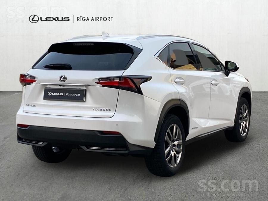 White Lexus NX 2014 in Riga, with an engine capacity of 2.50 L and mileage of 134 thousand km for 18500 €, photo 3 on AUTOMOTO.COM.LV