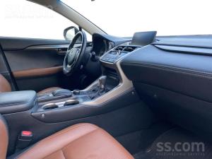 White Lexus NX 2014 in Riga, with an engine capacity of 2.50 L and mileage of 134 thousand km for 18500 €, photo 7 on AUTOMOTO.COM.LV