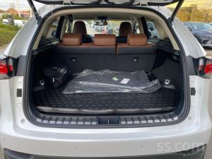 White Lexus NX 2014 in Riga, with an engine capacity of 2.50 L and mileage of 134 thousand km for 18500 €, photo 11 on AUTOMOTO.COM.LV