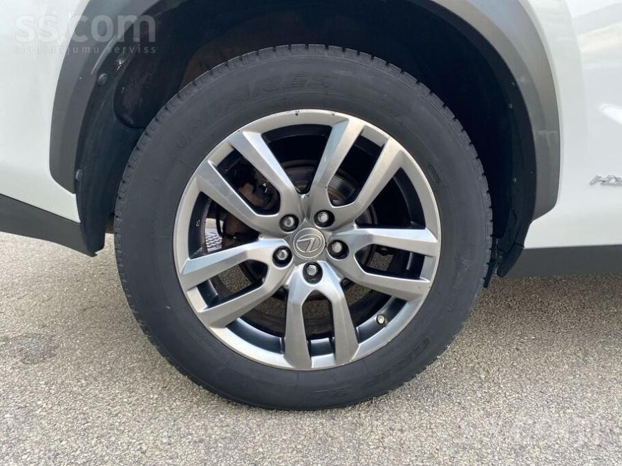 White Lexus NX 2014 in Riga, with an engine capacity of 2.50 L and mileage of 134 thousand km for 18500 €, photo 16 on AUTOMOTO.COM.LV