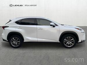 White Lexus NX 2014 in Riga, with an engine capacity of 2.50 L and mileage of 134 thousand km for 18500 €, photo 17 on AUTOMOTO.COM.LV