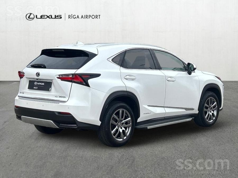 White Lexus NX 2014 in Riga, with an engine capacity of 2.50 L and mileage of 122 thousand km for 19900 €, photo 3 on AUTOMOTO.COM.LV