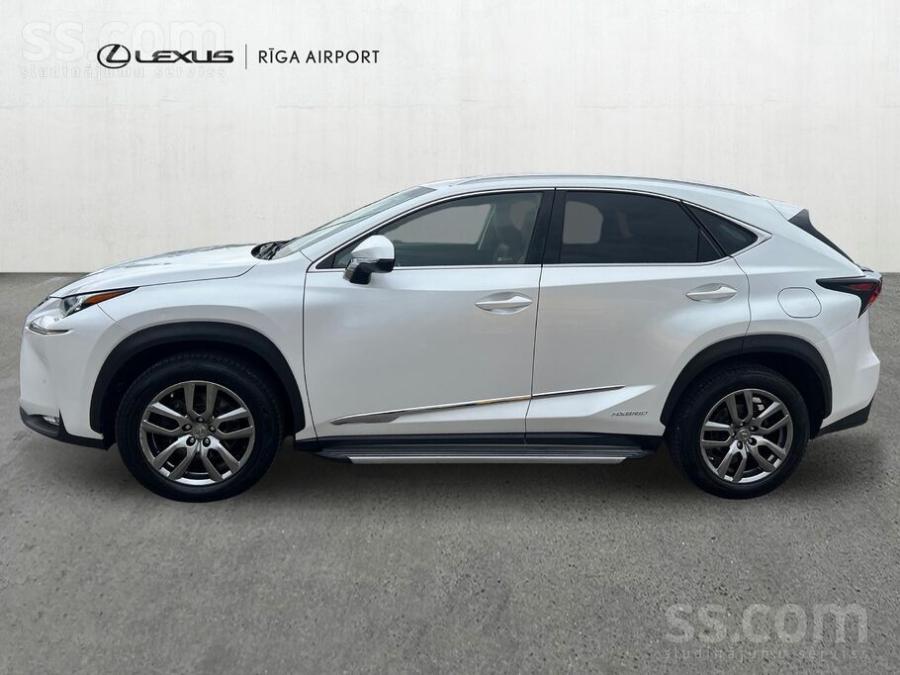 White Lexus NX 2014 in Riga, with an engine capacity of 2.50 L and mileage of 122 thousand km for 19900 €, photo 4 on AUTOMOTO.COM.LV