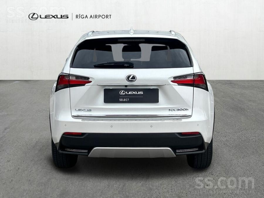 White Lexus NX 2014 in Riga, with an engine capacity of 2.50 L and mileage of 122 thousand km for 19900 €, photo 5 on AUTOMOTO.COM.LV