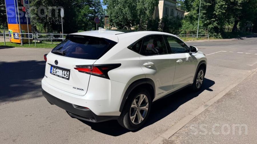 White Lexus NX 2015 in Riga, with an engine capacity of 2.50 L and mileage of 142 thousand km for 19500 €, photo 3 on AUTOMOTO.COM.LV