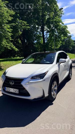 White Lexus NX 2015 in Riga, with an engine capacity of 2.50 L and mileage of 142 thousand km for 19500 €, photo 5 on AUTOMOTO.COM.LV