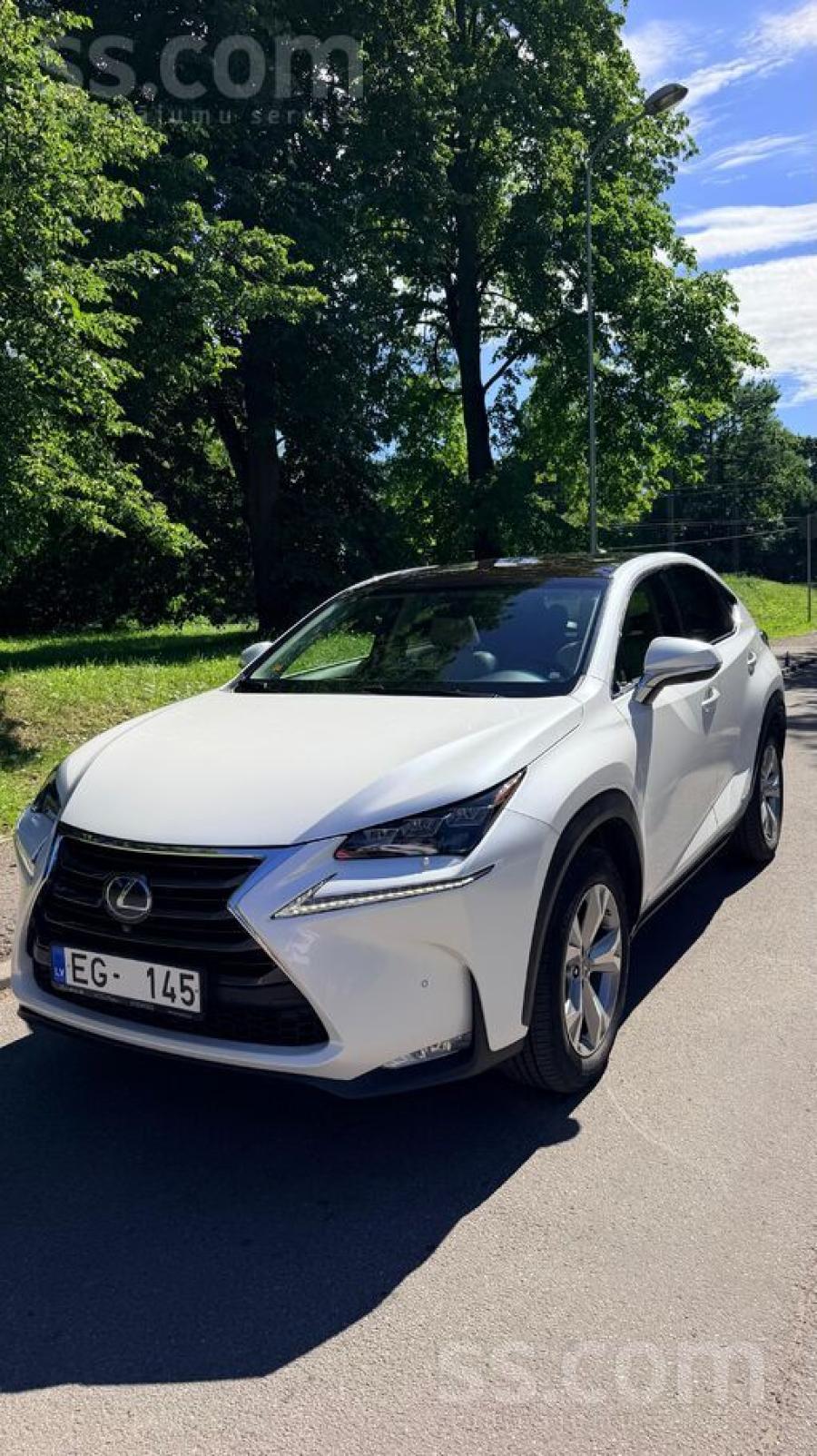 White Lexus NX 2015 in Riga, with an engine capacity of 2.50 L and mileage of 142 thousand km for 19500 €, photo 5 on AUTOMOTO.COM.LV