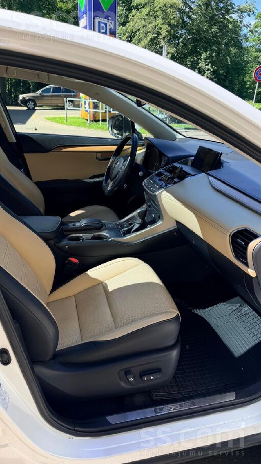 White Lexus NX 2015 in Riga, with an engine capacity of 2.50 L and mileage of 142 thousand km for 19500 €, photo 7 on AUTOMOTO.COM.LV