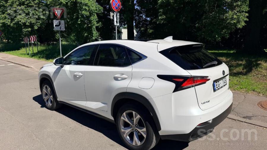 White Lexus NX 2015 in Riga, with an engine capacity of 2.50 L and mileage of 142 thousand km for 19500 €, photo 8 on AUTOMOTO.COM.LV