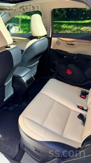 White Lexus NX 2015 in Riga, with an engine capacity of 2.50 L and mileage of 142 thousand km for 19500 €, photo 9 on AUTOMOTO.COM.LV